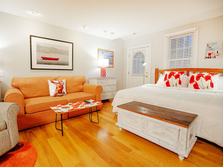 Susan - Lower Level Spacious Unit With Courtyard Access - Provincetown, MA