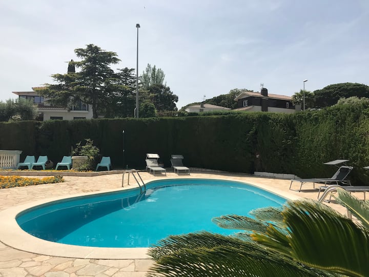 Villa Near The Beach - Montmeló