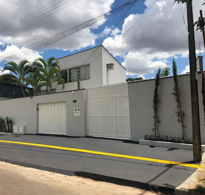 Casa C/ Piscina, Churrasqueira E Muito Requinte - Goiânia
