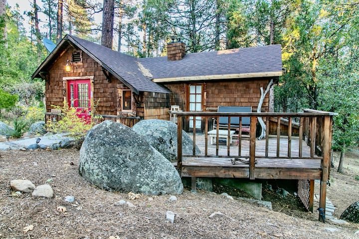 Retreat Cabin / Red Door At 11 Chimneys - Idyllwild-Pine Cove, CA