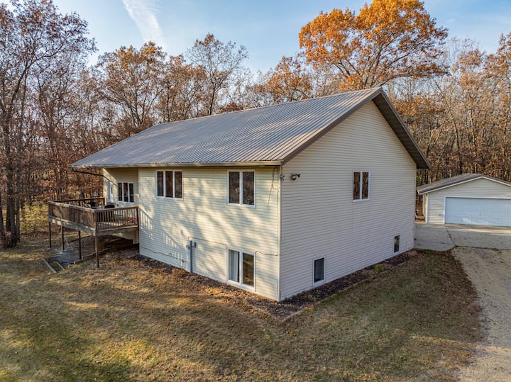 Lyndon Lodge: 5 Bedrooms On 3 Acres! - Wisconsin Dells, WI