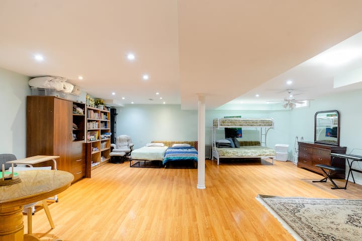 Large Guest Suite W/ Bathroom, Vegetarian Kitchen - Mississauga