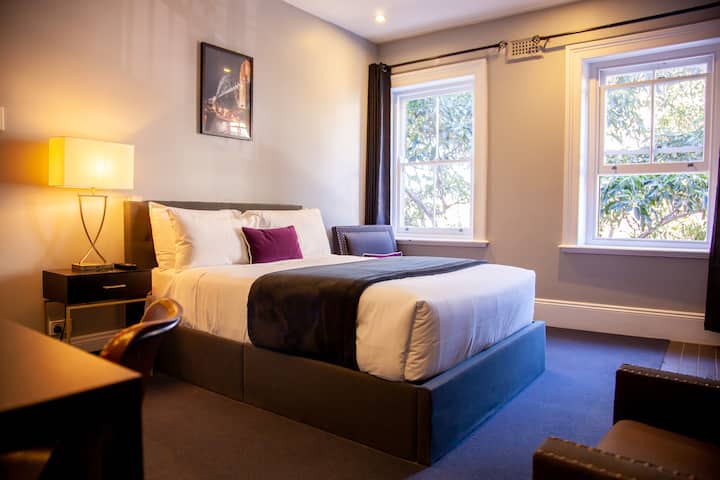 Potts Point Tree View Double Room - Sydney