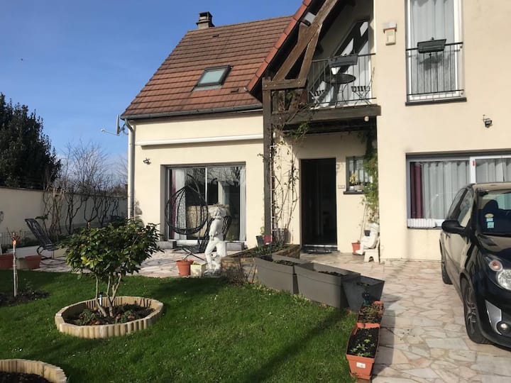 Jolie Villa Avec Jardin - Goussainville