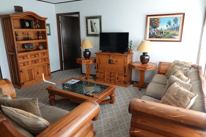 Country Club Getaway: Birding, Golfing, Relaxing - Brownsville, TX