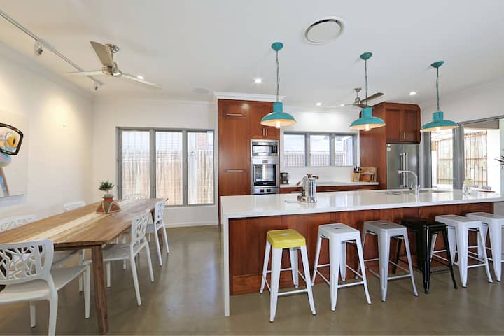 12th Tee Bnb's Executive 4brm Villa! - Bundaberg Central