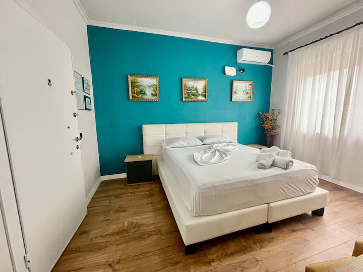 Central Room Private Entry And Bathroom - Tirana