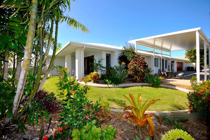 Modern Self-contained Guest Suite - Bundaberg Central