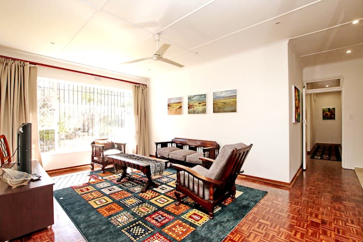 Moonflower Cottages - Sunflower Villa One - Johannesburg