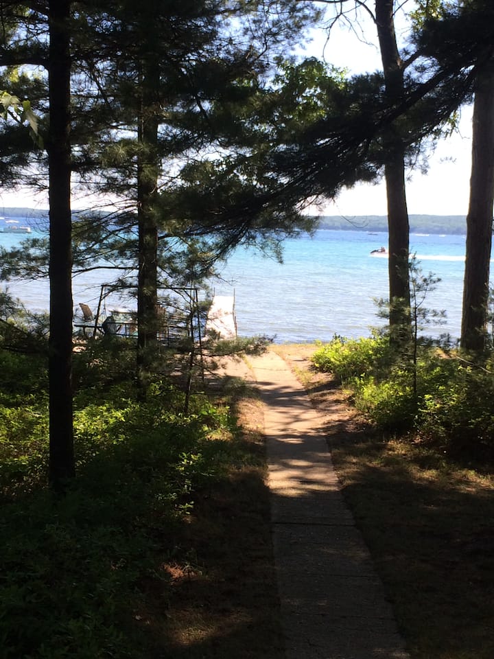 Beachfront Cottage Higgins Lake - Higgins Lake, MI