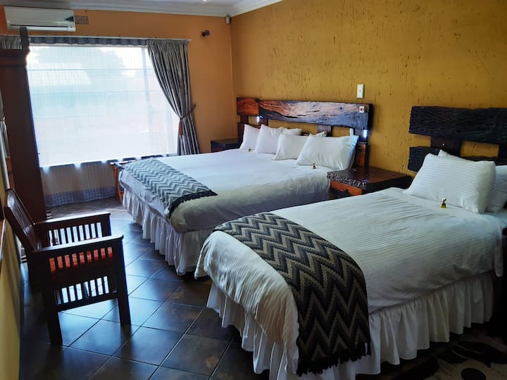 Family Bed And Sgl Bed Or 3 Sgl Beds - Brakpan