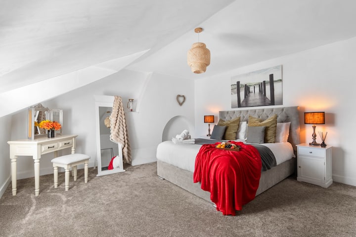 * Cotswold's - Huge 4 Bedroom And 2 Bathrooms - Chipping Campden