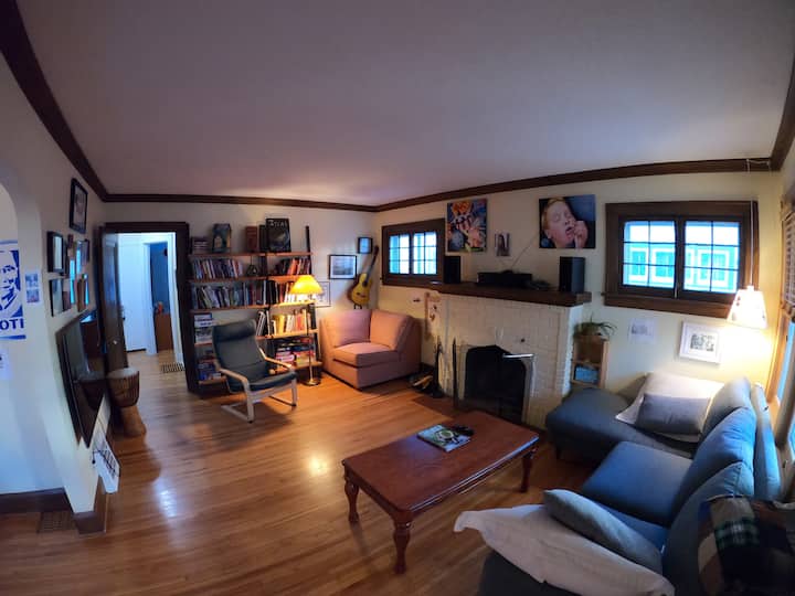 Warm Cozy And Clean 4-bedroom - Minneapolis, MN