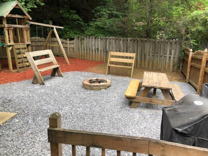 Free Daily Activities -Theater-game Room-fire Pit - Townsend, TN