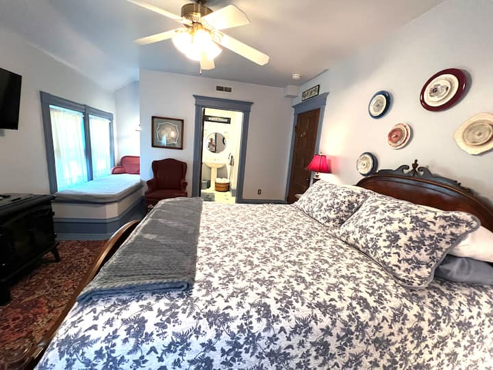 Garden Gate Bed And Breakfast: Cottage Rose Room - Sturgeon Bay
