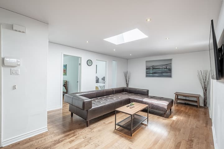 3 Bedroom Spacious Condo On The Plateau Mont-royal - Montreal