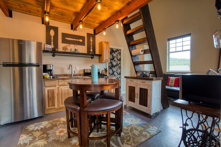 Hangman Valley Loft King Bed Pets Wifi Long Stays - State of Washington