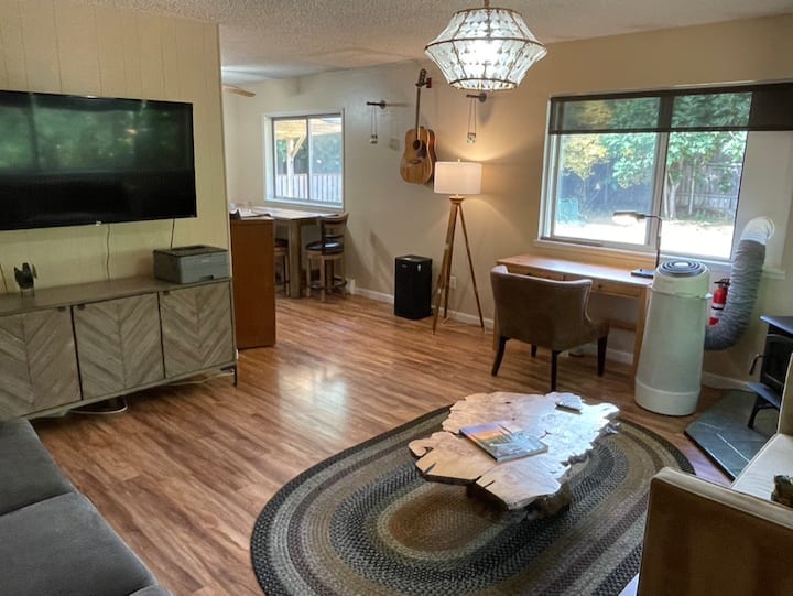 Springwater Retreat: Relax In Quiet Comfort - Portland, OR