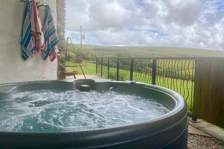 ‘Exmoor Retreat’ 4 Bed Cottage, Hot Tub & Views - Exmoor