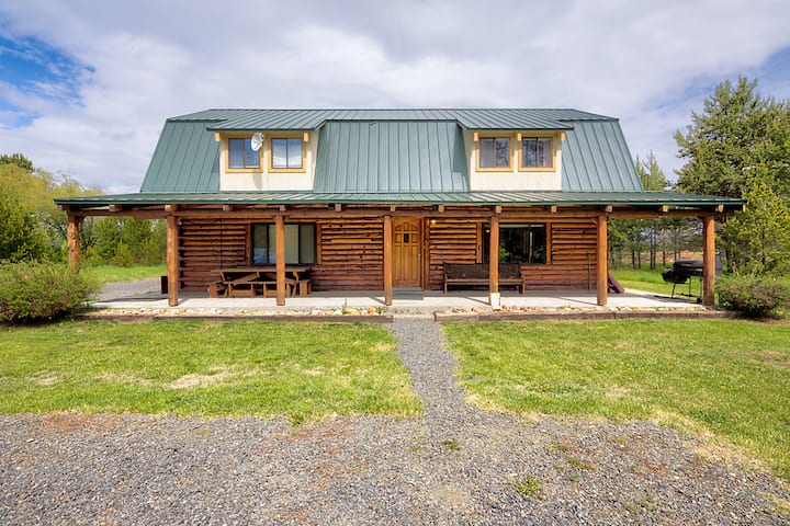 Fun Cabin Retreat Near Tamarack - The Family Cabin - Donnelly, ID