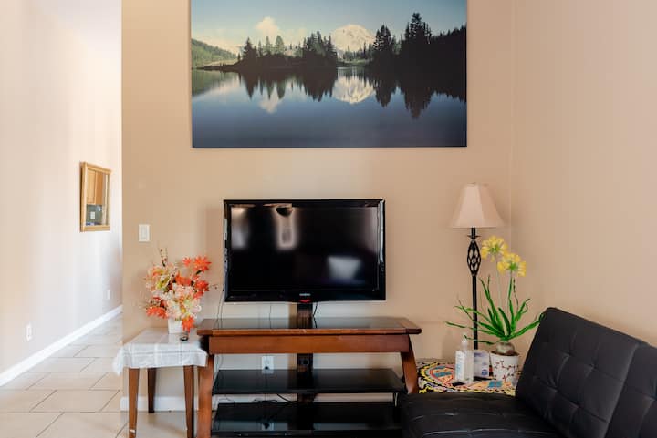 Beautiful House - Large Bedrooms & Open Kitchen - San Jose