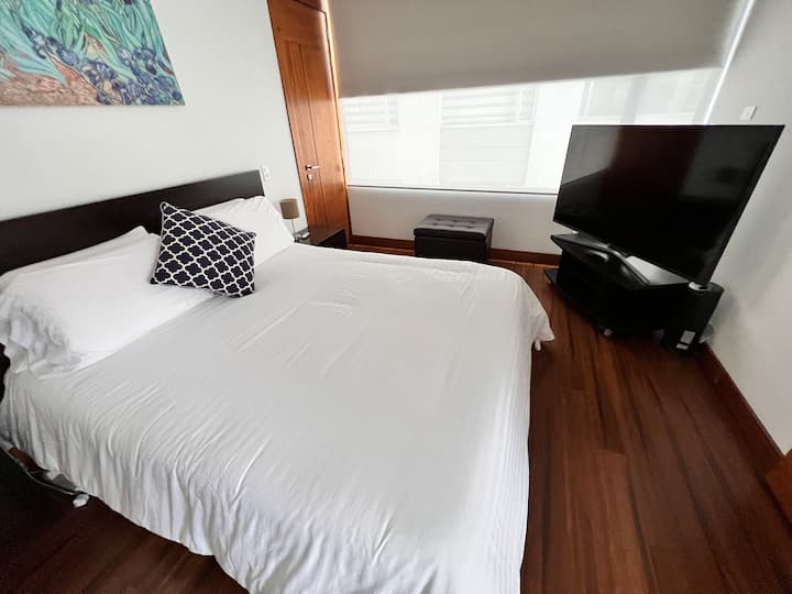 Carolina Park, Near Subway, Electric Plant - Quito