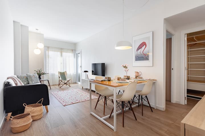 Stylish 4 Bedroom Apartment In The City Centre - Barcelona