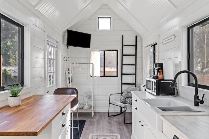 Tiny House Living In Kirkland | Centrally Located - Redmond, WA