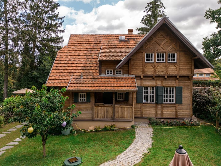 Wooden Holiday Home With A Spectacular Story - Berlin