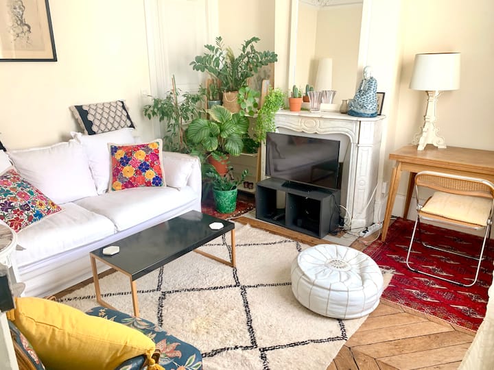 Appartement  Haussmannien, Calme Et Central - 2ch - Le Marais