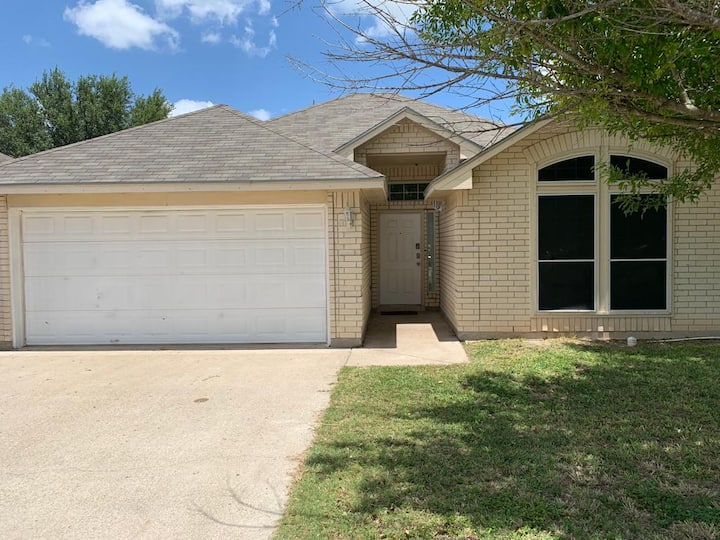 Casa Completa Mc Allen/3 Rec/2 Baños/ 6 Huéspedes - McAllen, TX