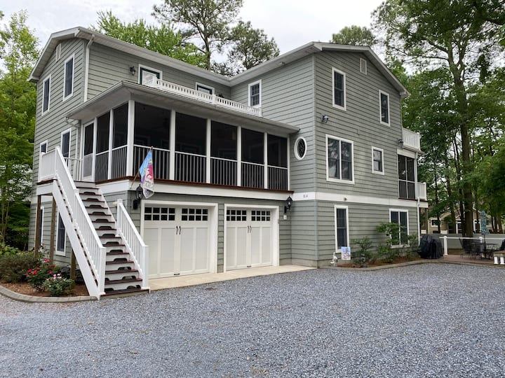 Spacious 6 Br W/game Area, Sleeps 18- 1mi To Beach - Delaware
