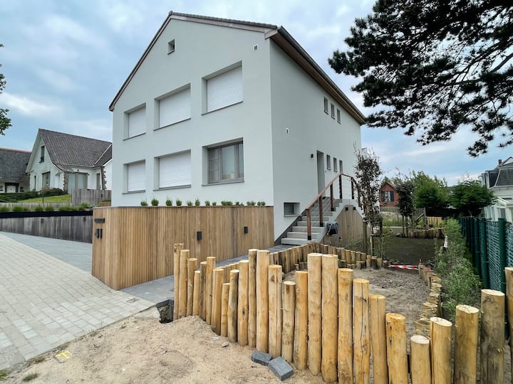 Zonnige, Ruime Woning Met Tuin - Koksijde