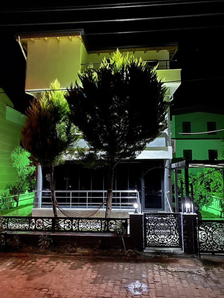 Vi̇lla Emma  (Deni̇ze Sifir-bahçe Kati) - Altinoluk