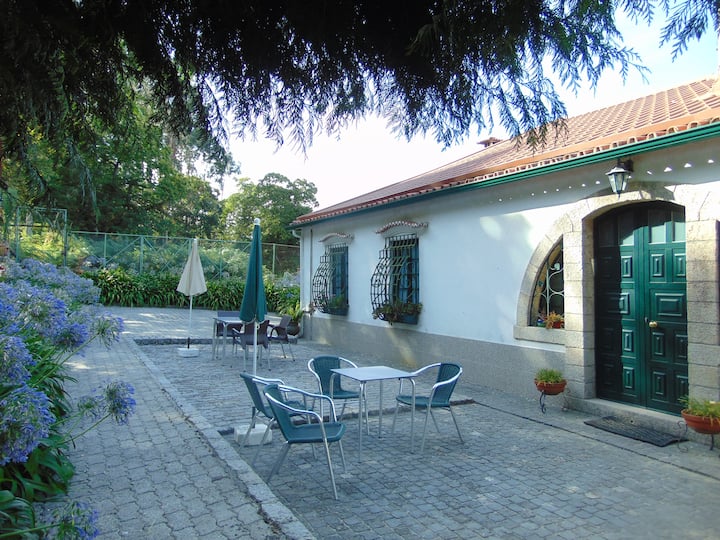 Casa Inserida Em Meio Rural. - Ribeirão