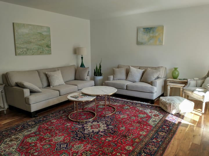Quiet, Private Condo In Santa Barbara (30 Day Min) - Santa Barbara, CA