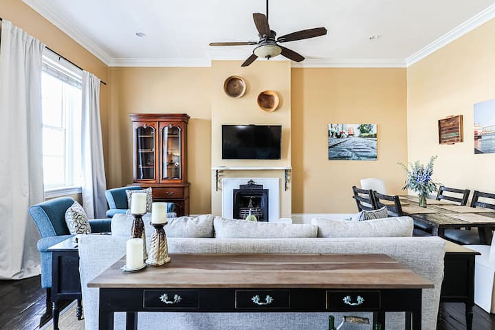 Historic Gem In Prime Downtown Riverfront Location - Savannah, GA