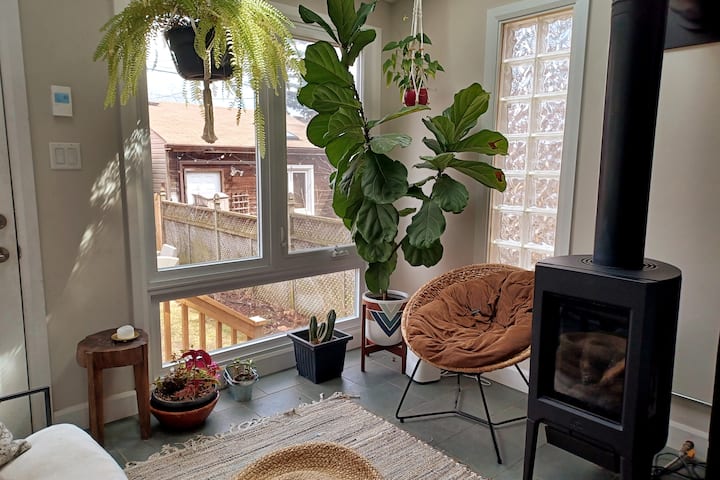 Spacious And Cozy Home In High Park - Toronto