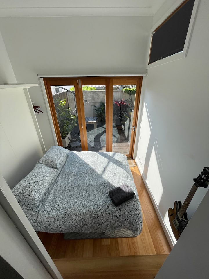 Self Contained Private Courtyard Terrace - Sydney