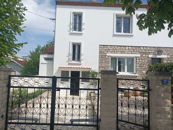 Agréable Maison Proche De La Mer, Classé 2 éToiles - Saintes