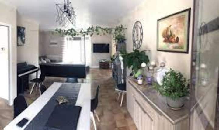 Villa, Plain-pied Sur Terrain Clos Et Arboré - Carcassonne