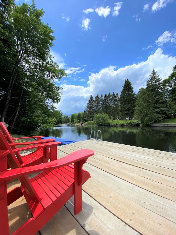 Luxury Waterfront Cottage On Historic Burnt River - Kawartha Lakes