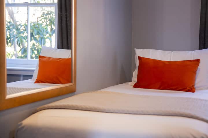 Potts Point Double Room With Single Bed - Kensington