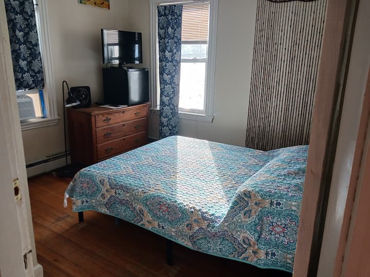 Room 2f - Marblehead, MA