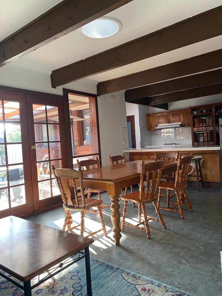 Melbourne Airport Only 10 Minutes - St Albans, Australia