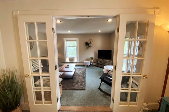 Central Location: Littleton Apartment (#2) - Bethlehem, NH