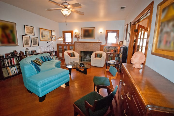 Sunny Scholar's Retreat + Private Bath - Pasadena, CA
