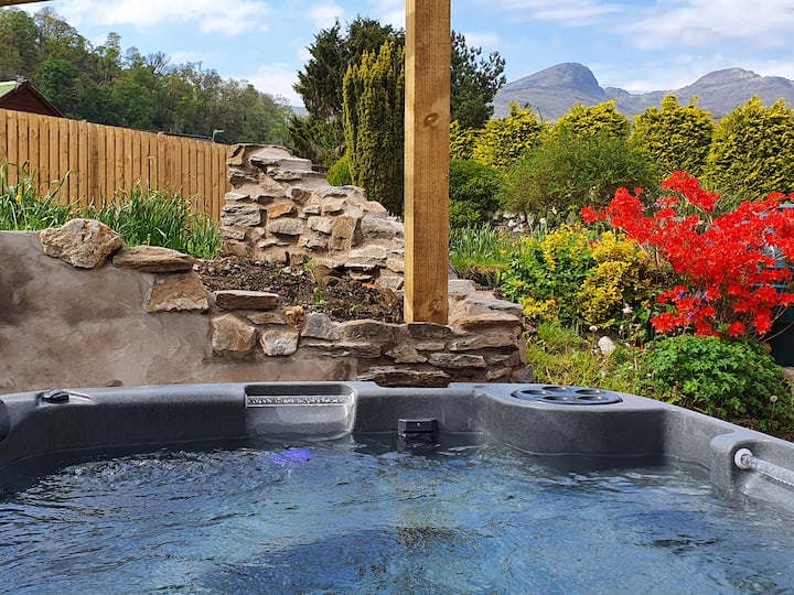 Large Comfortable Home | Ideal For Groups - Killin