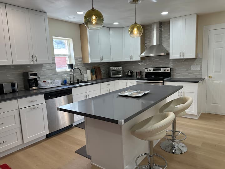 5 Star Cozy Modern House +All Amenities Sleep 6 - Ely, NV