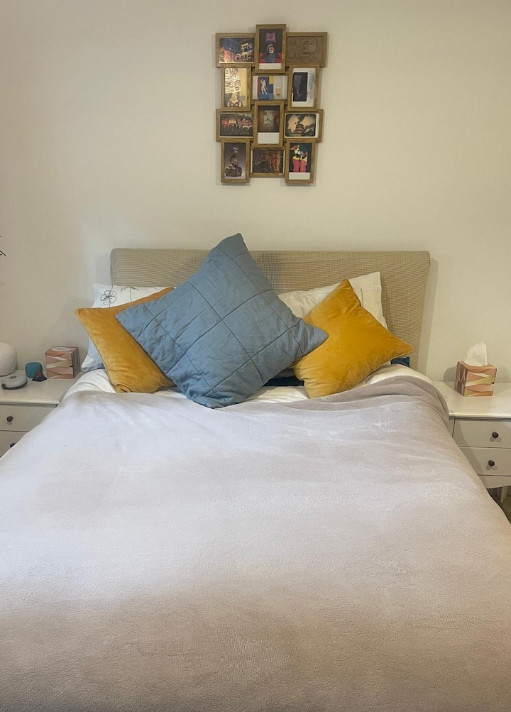 Double Room: Warm & Quirky Home - East Kilbride